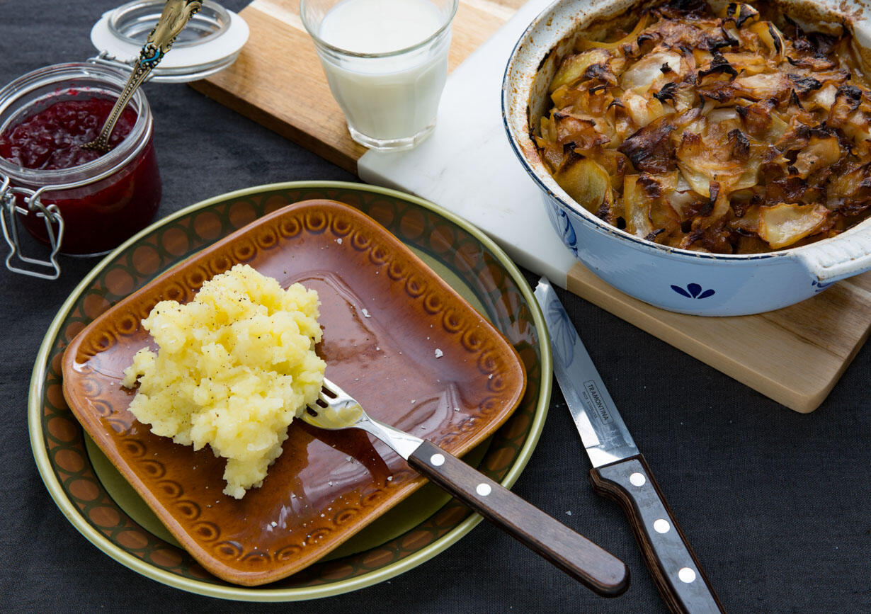 Kålpudding med potatisstomp och lingon - City Gross
