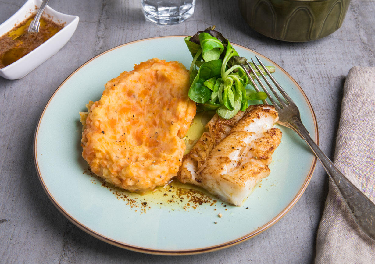 Stekt torskfilé med morotspuré och sojasmör