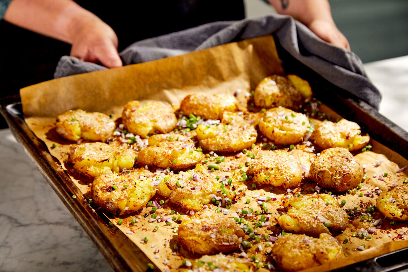 Smashad potatis med parmesanost